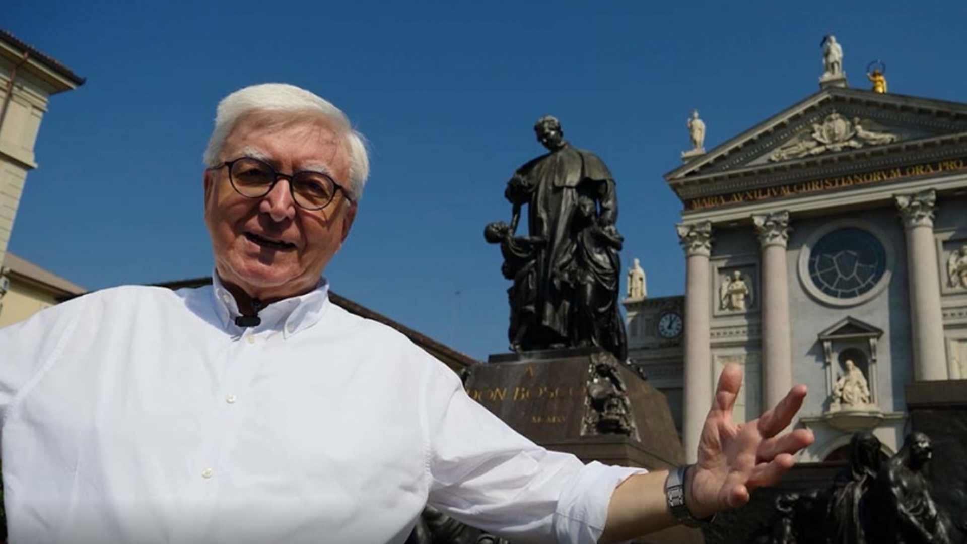 Valdocco con gli occhi di… La statua di Don Bosco di fronte alla ...
